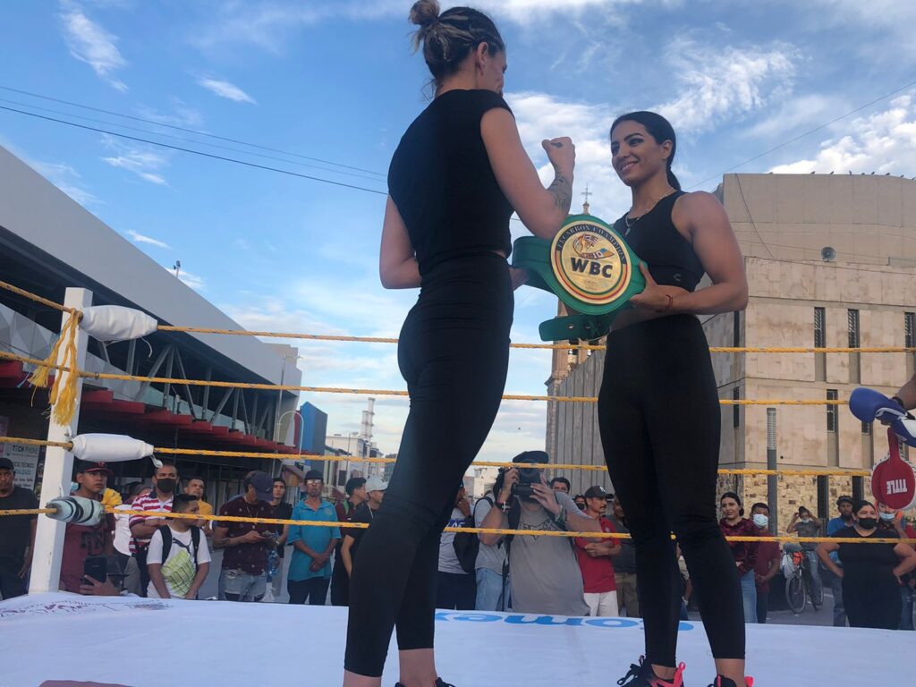 Miguel “Micky” Román y Diana “la Bonita”Fernández calientan los puños ...