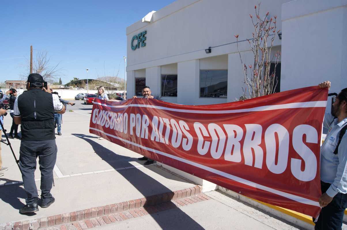Diputada clausura de forma simbólica las oficinas de la CFE, en demanda ...