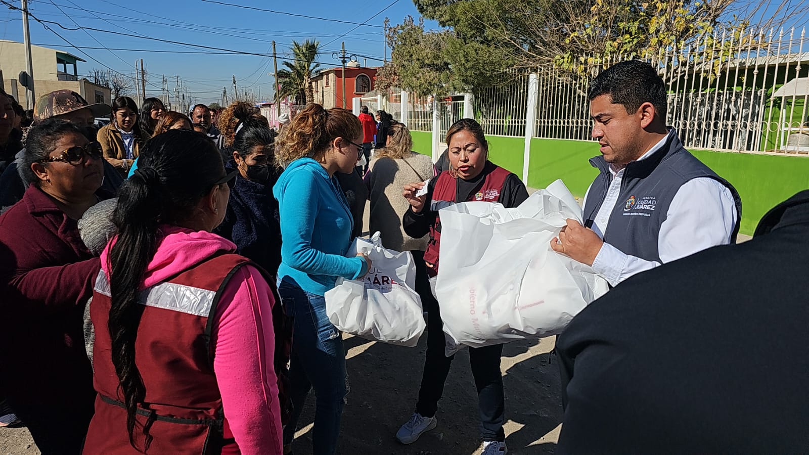 Entregan mil 400 cobijas en varios puntos del sur y sur oriente de la ...