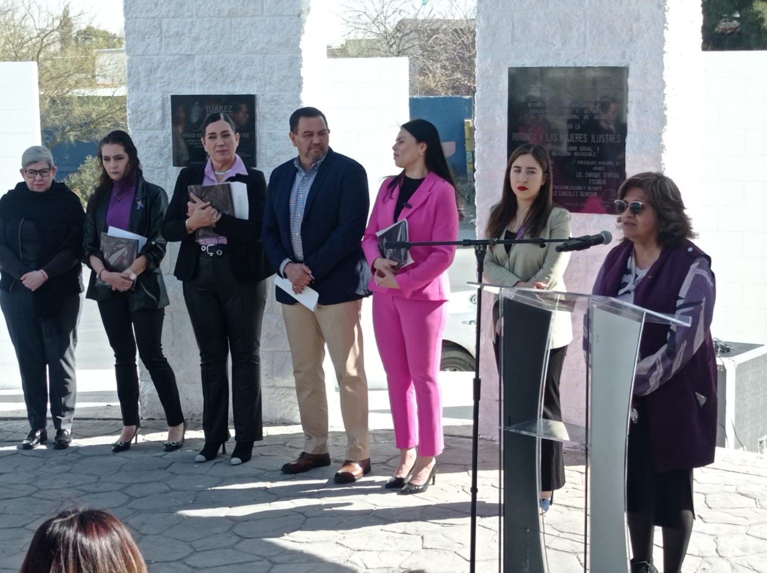 Distinguen a Cipriana Jurado como Mujer Ilustre del 2024 con placa en ...
